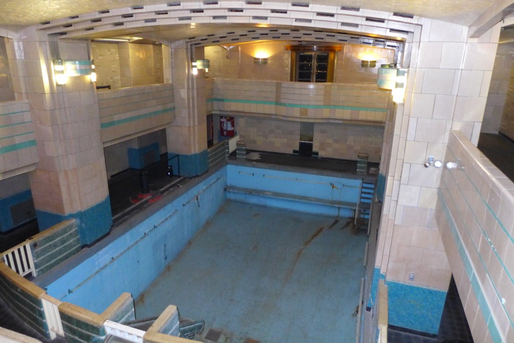 The Queen Mary’s Indoor Swimming Pool | Alain Gayot Photos Gallery